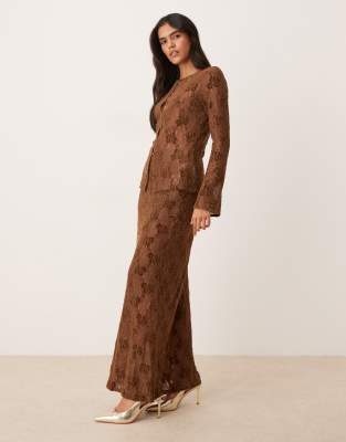 Pretty Lavish - Kanten maxirok in chocoladebruin, deel van co-ord set ...