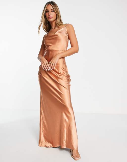 Pretty Lavish - Keisha - Robe longue en satin à encolure bénitier - Cannelle | ASOS