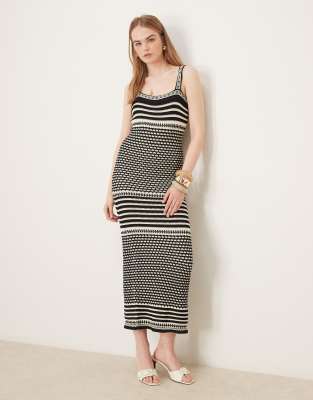 Pretty Lavish - Robe longue en maille au crochet - Noir/crème | ASOS