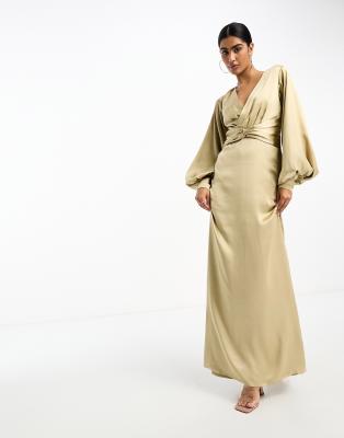 Pretty Lavish - Robe longue en satin torsadée devant - Doré champagne | ASOS