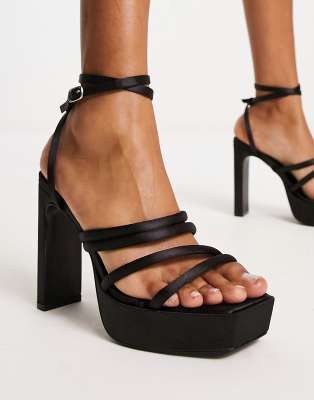 Public Desire - Viola - Sandales satinées à semelle plateforme - Noir ...