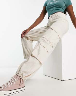 Pull&Bear - Cargobroek met meerdere zakken in zandkleur | ASOS