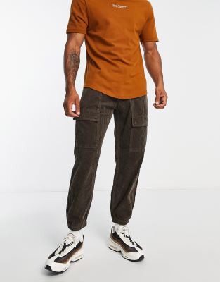 Pull&Bear - Cargobroek van corduroy in bruin | ASOS