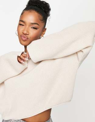 Pull&Bear – Kurzer Rundhals-Pullover in Ecru | ASOS