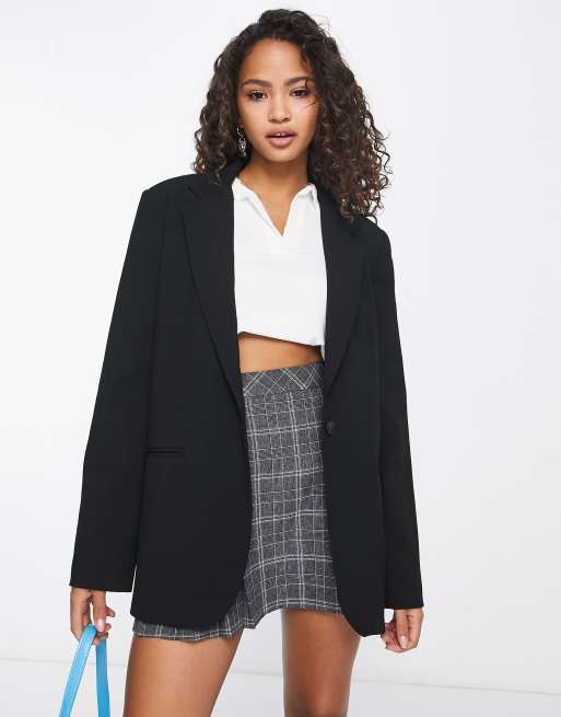 Pull&Bear – Schmal geschnittener Blazer in Schwarz | ASOS