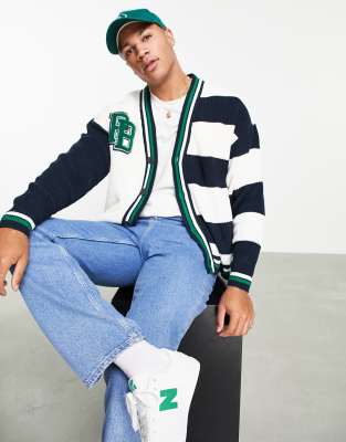 Pull&Bear – Strickjacke im College-Stil in Weiß | ASOS