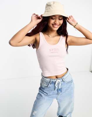 Pull&Bear – Tanktop in Blassrosa mit „Newcoast“-Textprint | ASOS