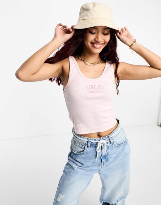 Pull&Bear – Tanktop in Blassrosa mit „Newcoast“-Textprint | ASOS
