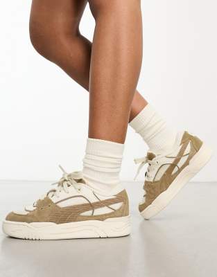 PUMA – 180 – Cord-Sneaker in gebrochenem Weiß mit khaki Details | ASOS