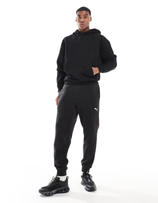 PUMA Essentials logo trackies in black | ASOS