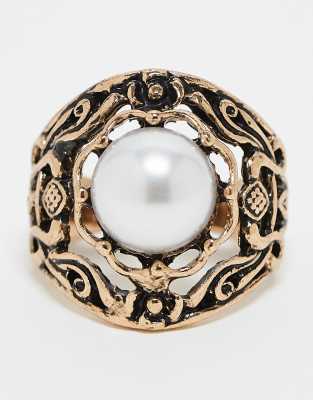 Reclaimed Vintage Goldfarbener Ring mit Durchbrucharbeit im antiken Stil und Kunstperle