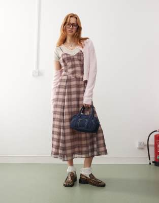 Reclaimed Vintage - Robe nuisette longue à carreaux - Rose délavé | ASOS