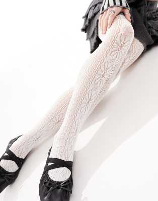Reclaimed Vintage – Vita pointellestickade tights med blommigt mönster ...