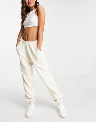 Reebok trackies in off white - WHITE | ASOS