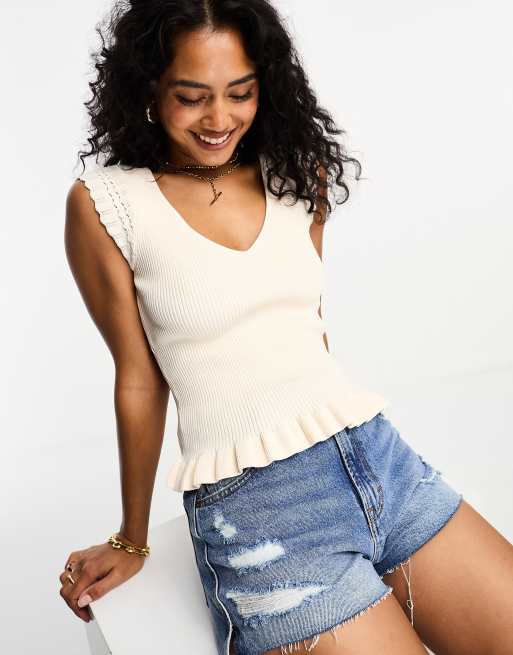 River Island - Débardeur en maille fine à ourlet volanté - Crème | ASOS