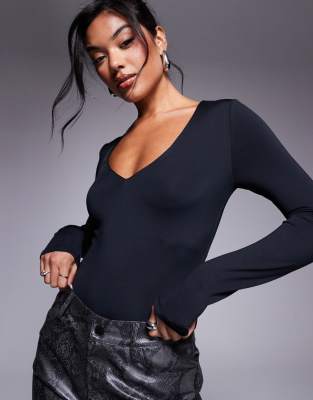 River Island long sleeve v-neck body in black | ASOS