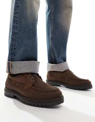 schuh - Patrick - Chaussures bateau en cuir - Marron | ASOS