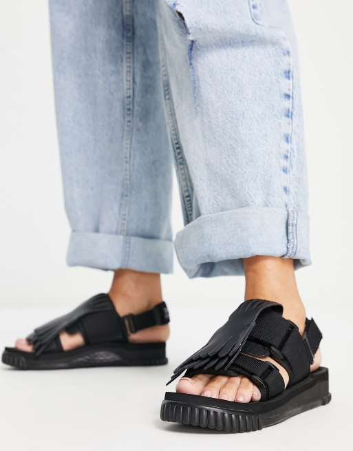 Shaka Weekender Kilt sandals with removable strap in black faux leather ...