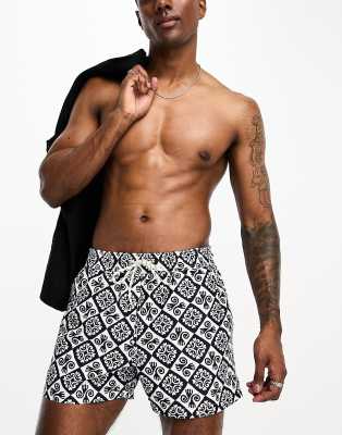 Shorts de baño azul marino con estampado de mosaico de New Look | ASOS