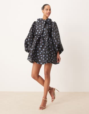 Sister Jane - Robe courte en jacquard avec nœud - Bleu pastel et noir | ASOS