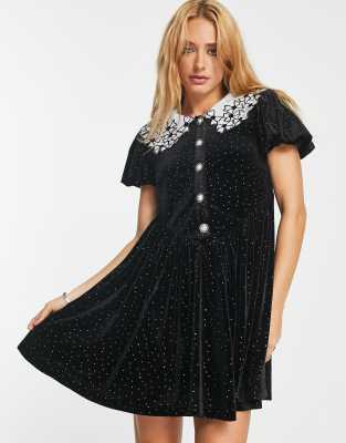 Sister Jane - Robe rétro courte en velours avec col brodé et strass - Noir | ASOS
