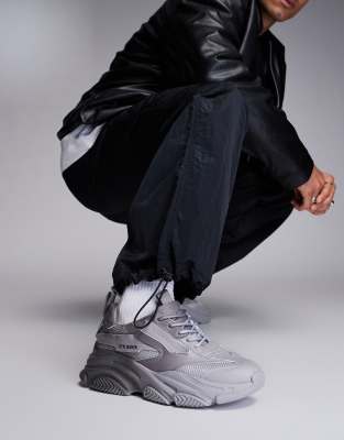 Steve Madden – Possess-O – Sneaker in verblasstem Grau mit dicker Sohle ...