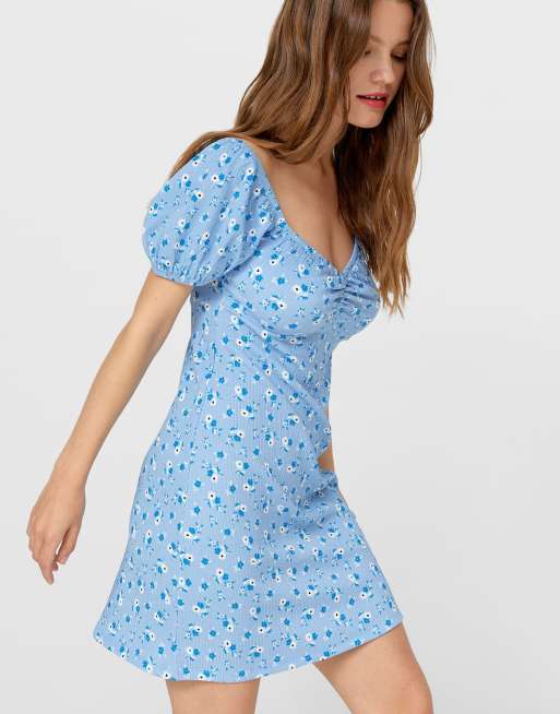 Stradivarius Blau Geblümtes Minikleid Im Milchmädchen Stil Asos
