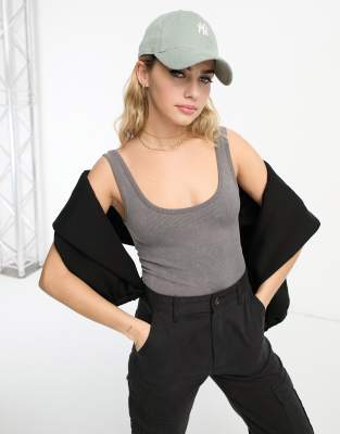 Stradivarius - Body sans coutures en maille côtelée - Gris délavé | ASOS