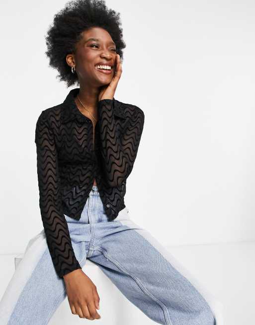 Stradivarius - Chemise en tulle avec motif ondulé floqué - Noir | ASOS