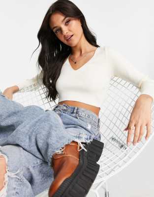 Stradivarius - Crop top en maille à col V - Écru | ASOS