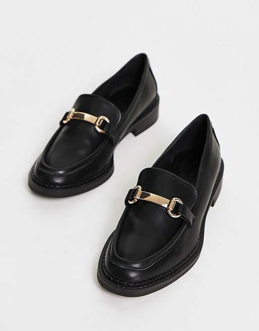 Stradivarius – Loafer in Schwarz mit Kettendetail | ASOS Stradivarius – Loafer in Schwarz mit Kettendetail | ASOS
