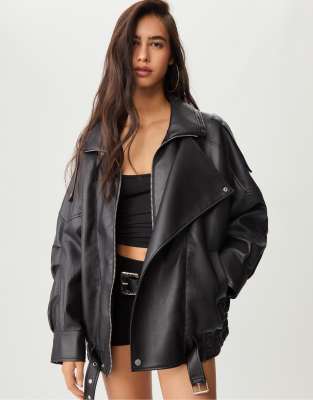 Stradivarius - Oversized jack met leereffect en kraagje in zwart | ASOS
