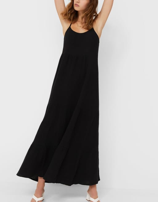 Stradivarius - Robe babydoll mi-longue - Noir | ASOS