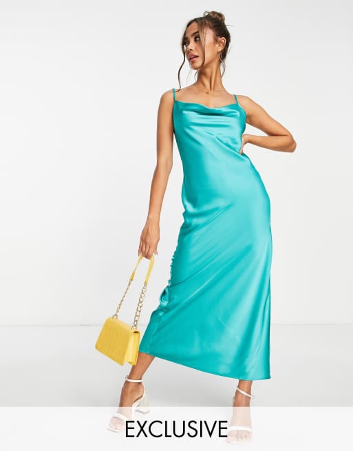 Stradivarius - Robe caraco mi-longue en satin à col bénitier - Turquoise | ASOS