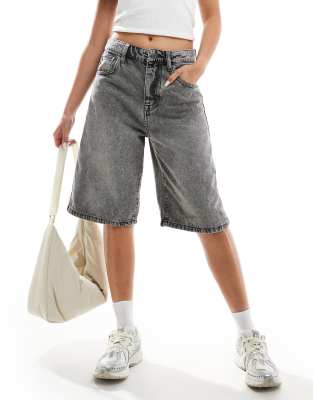 Stradivarius - STR - Jorts di jeans grigio scuro slavato | ASOS