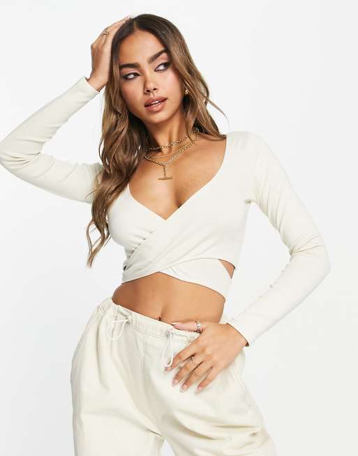 Stradivarius - STR - Top croisé à l'avant - Taupe | ASOS