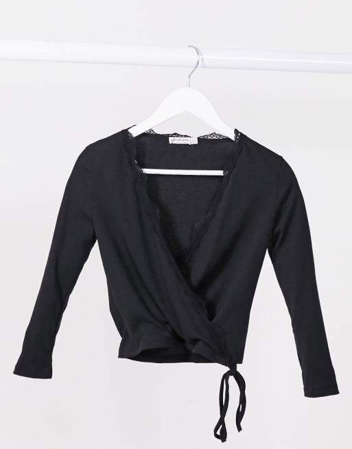 Stradivarius - Top cache-cœur à manches longues et détail dentelle - Noir | ASOS