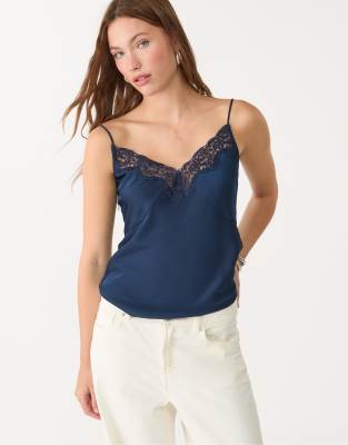Stradivarius - Top orné de dentelle - Bleu foncé | ASOS