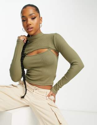 Stradivarius - Top verde oliva a maniche lunghe con cut-out | ASOS