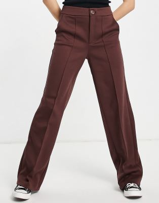 Stradivarius wide leg relaxed dad trousers with seam detail in chocolate brown | ASOS