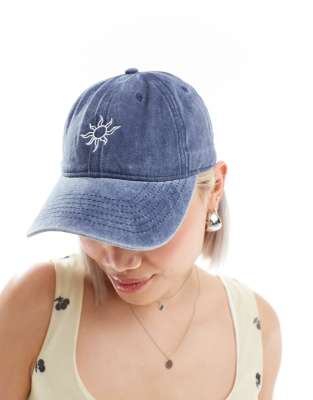 SUI AVA - Everyday - Casquette à motif soleil - Bleu délavé | ASOS