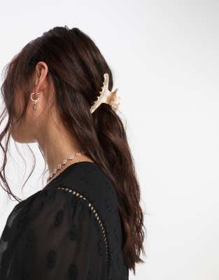 SUI AVA - Helen Wrapped - Grote haarklem met siersteentjes in beige | ASOS