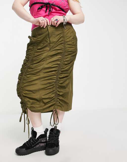 Tammy Girl Plus - Jupe cargo mi-longue froncée à l'avant - Kaki | ASOS