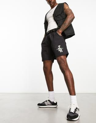 Tealer – Shorts in Schwarz mit Monogramm | ASOS