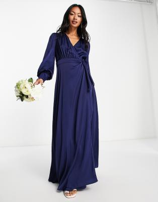 TFNC - L'invitée - Robe longue à manches longues en satin - Bleu marine | ASOS