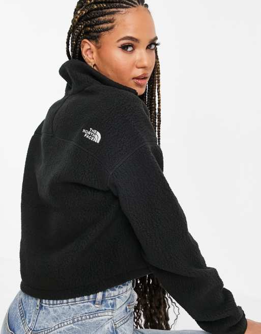 The North Face Osito Kurzes Fleece Oberteil in Schwarz exklusiv bei ASOS