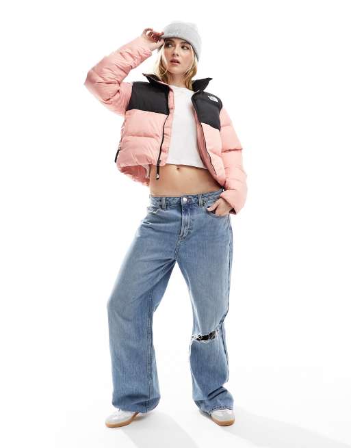 The North Face - Saikuru - Piumino taglio corto rosa e nero | ASOS
