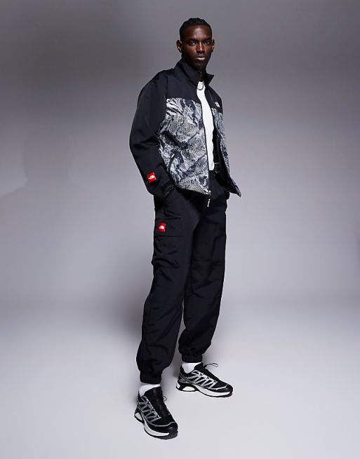 The North Face Seven Summits Himalayan woven cargo pants in The North Face Seven Summits Himalayan woven cargo pants in