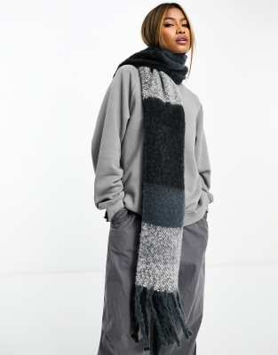 Threadbare knitted scarf in navy check | ASOS