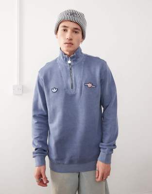 Top azul con media cremallera y diseño del Arsenal Terrace Icons de ...